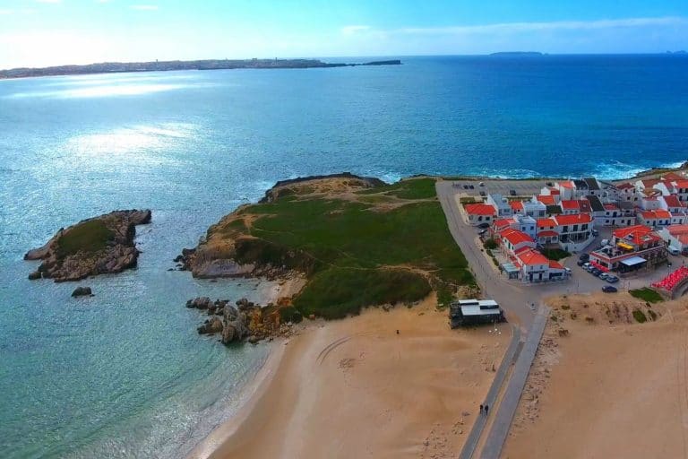 Best Family-Friendly Surf Destinations: Waves, Sun, and Fun