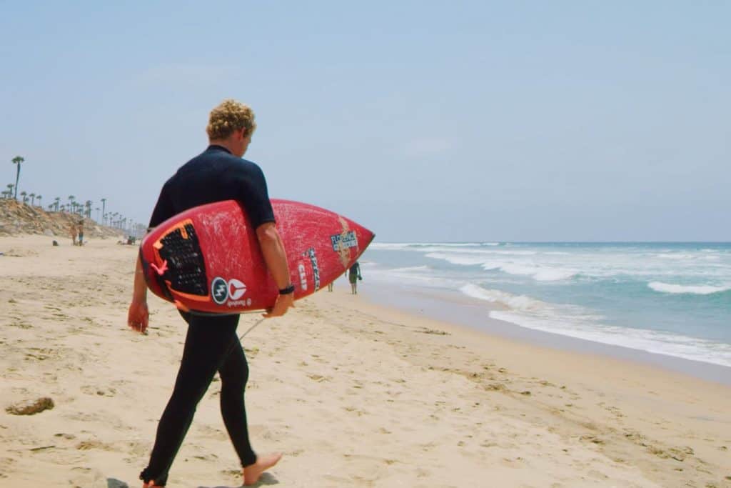 The Science of Surfboard Fins: Types, Materials, and Design