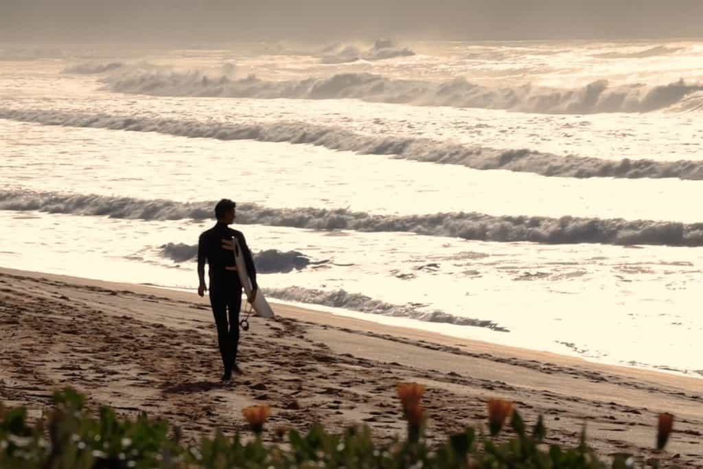 Mastering the Art of Reading Waves for Perfect Surfing Spots