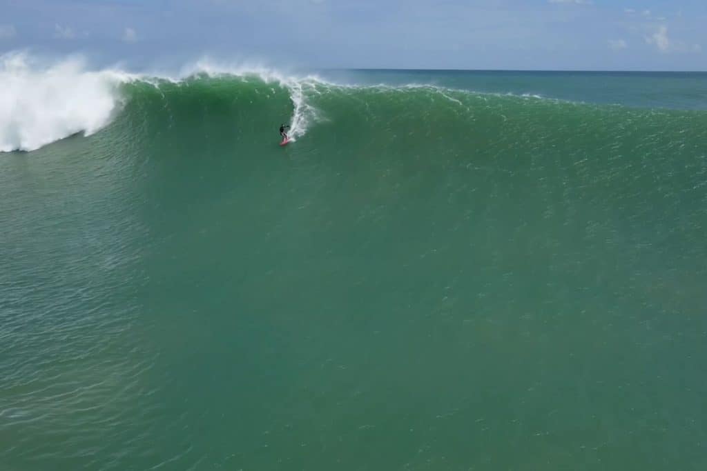 Mastering the Art of Reading Waves for Perfect Surfing Spots