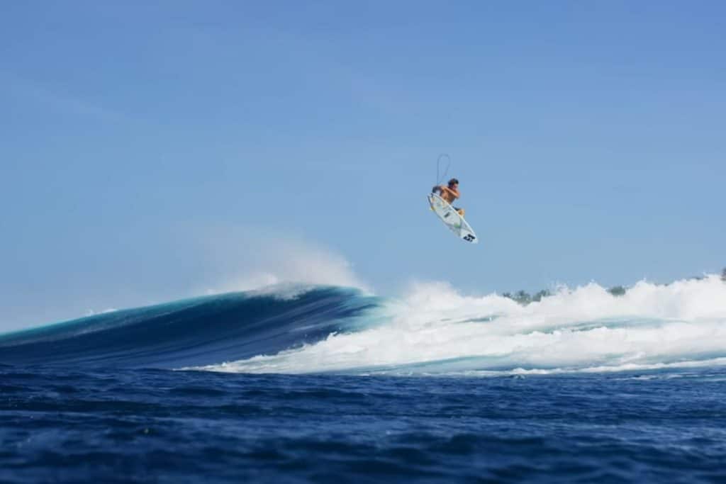 Iconic Surf Photographers: Pioneers and Modern Masters